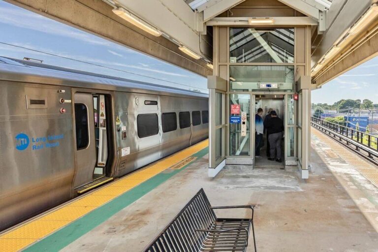 LIRR Lindenhurst Station Guide and Train Times